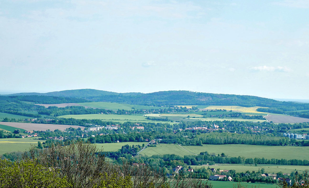 Der Rotstein mit Aussichtsturm Blick auf die Oberlausitz & Restaurant
