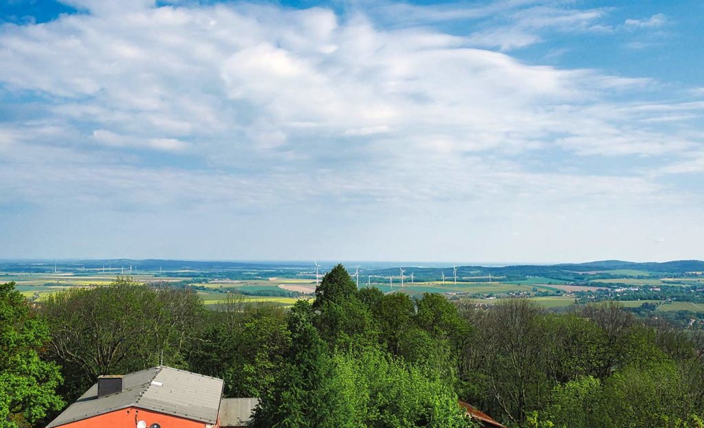 Der Rotstein mit Aussichtsturm Blick auf die Oberlausitz & Restaurant